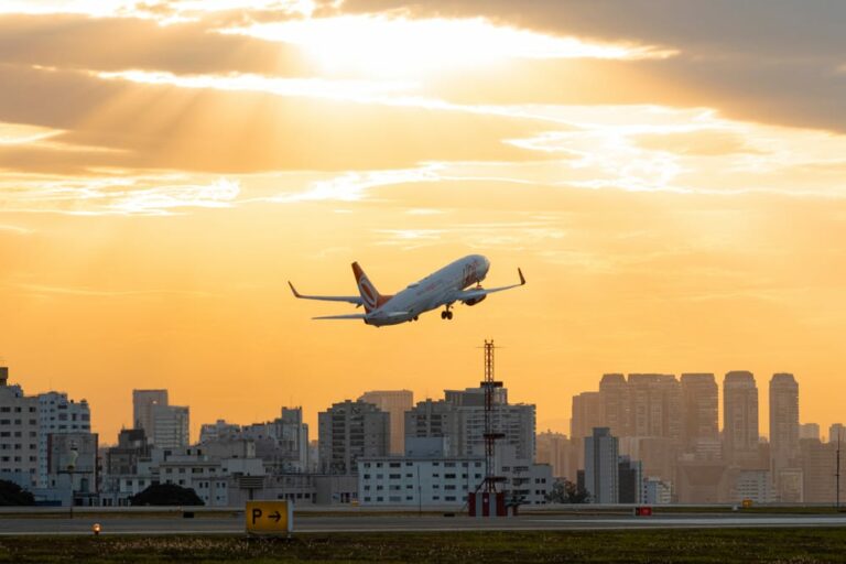 Como descobrir se um apartamento fica em rota de avião?
